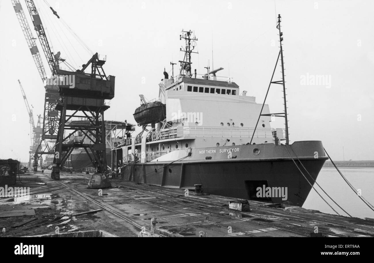 Survey ship hi-res stock photography and images - Alamy