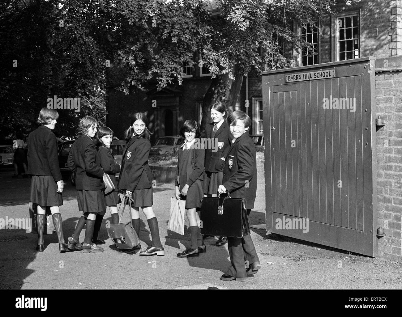 School arriving secondary hi-res stock photography and images - Alamy