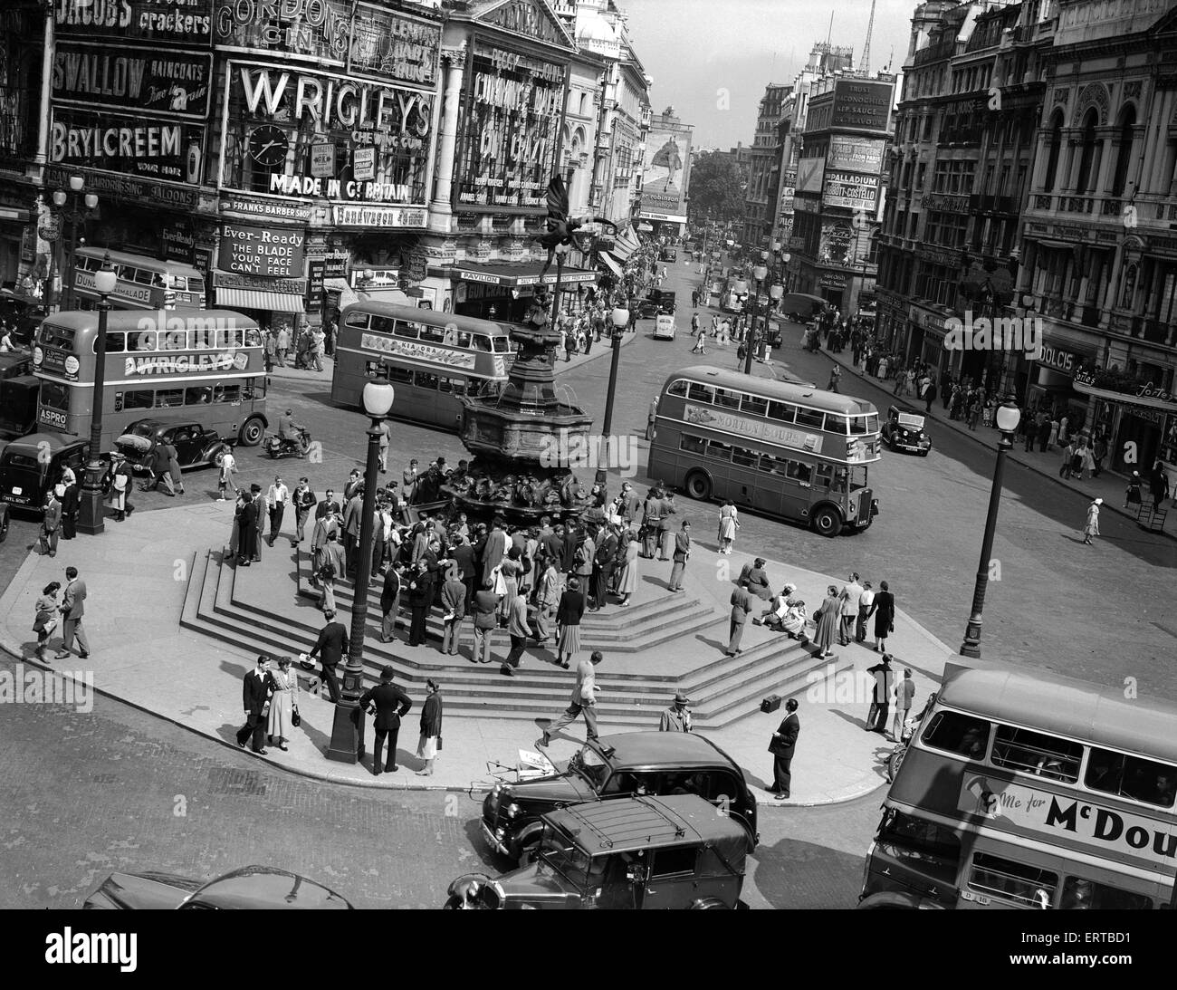 Eros, Statue, Piccadilly, London, 31st July 1950 Stock Photo - Alamy