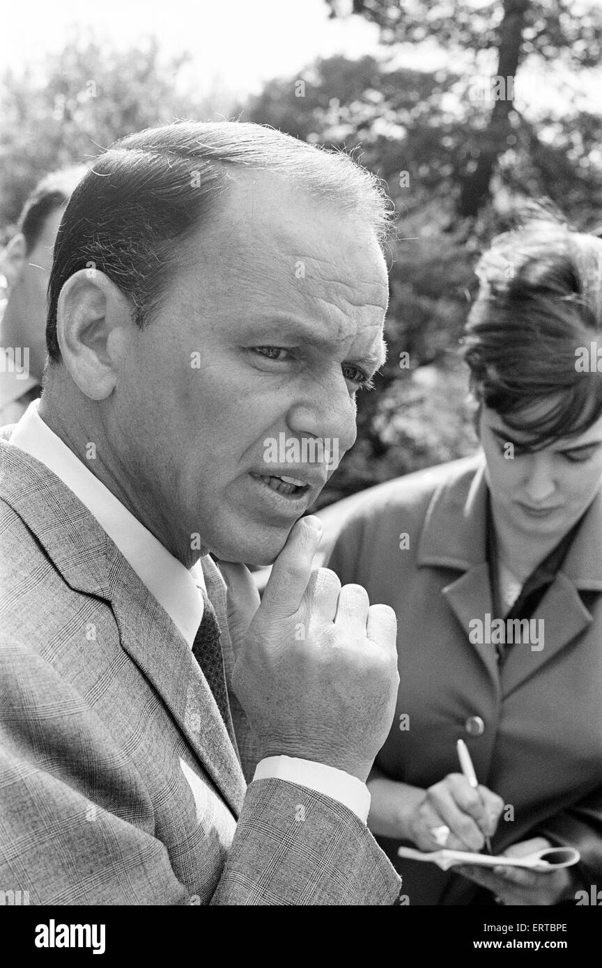 News tv 1960s hi-res stock photography and images - Alamy