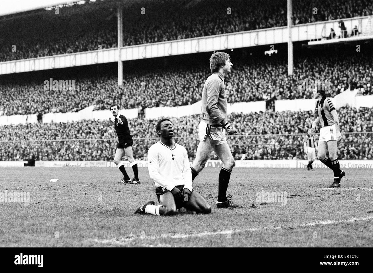Garth crooks hi-res stock photography and images - Alamy