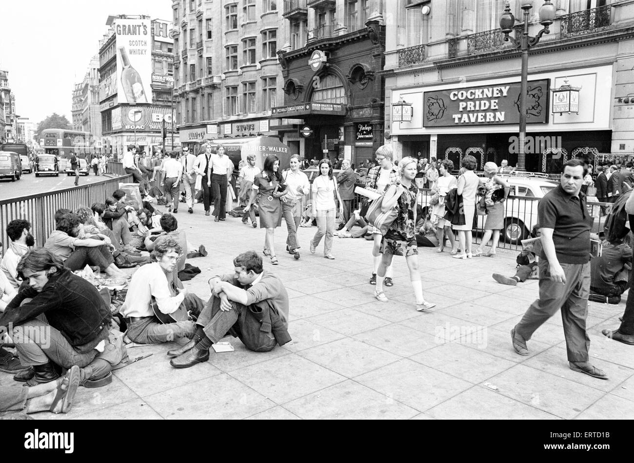 London street scenes 1960s hi-res stock photography and images - Alamy
