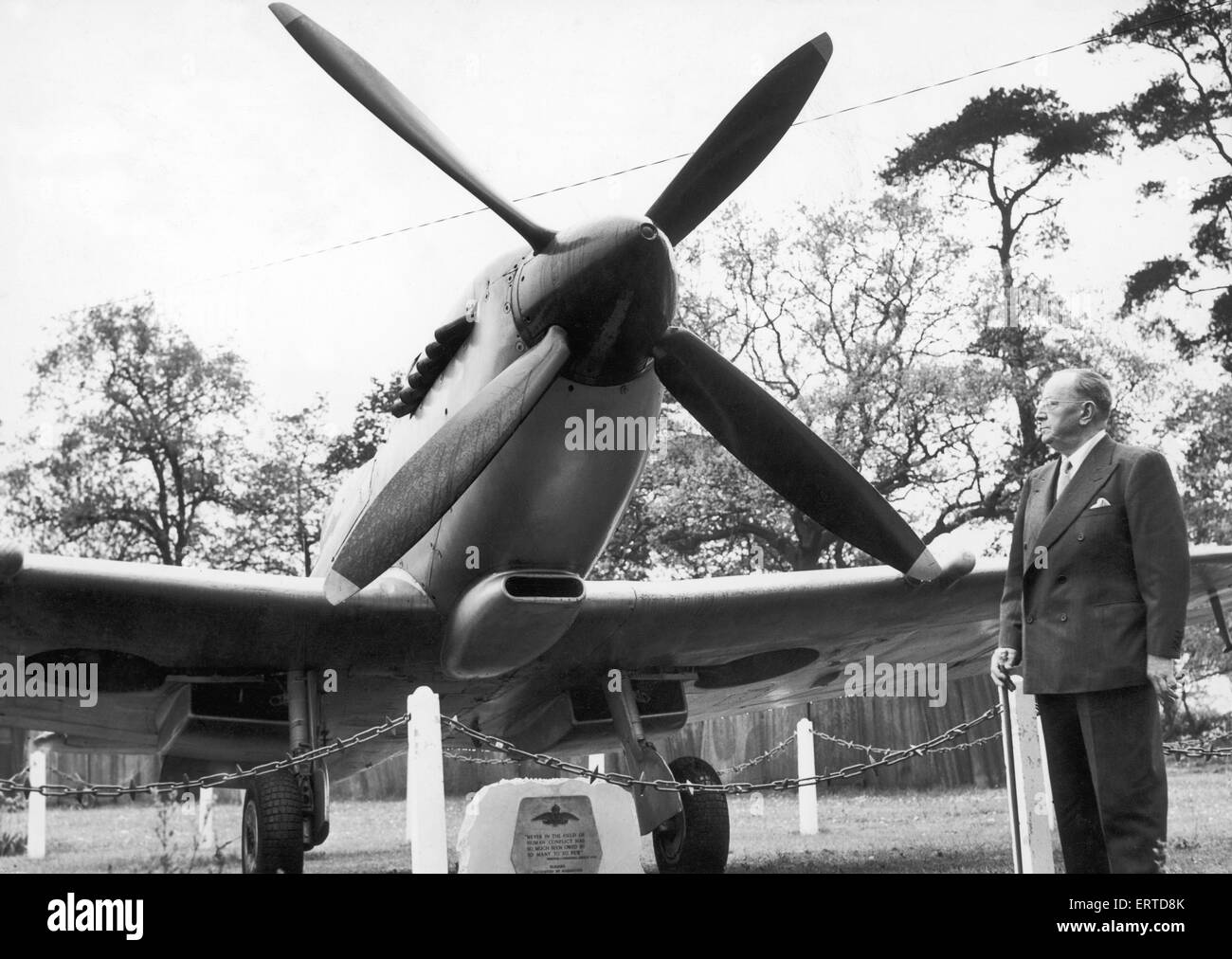Raf plane 1950s hi-res stock photography and images - Alamy