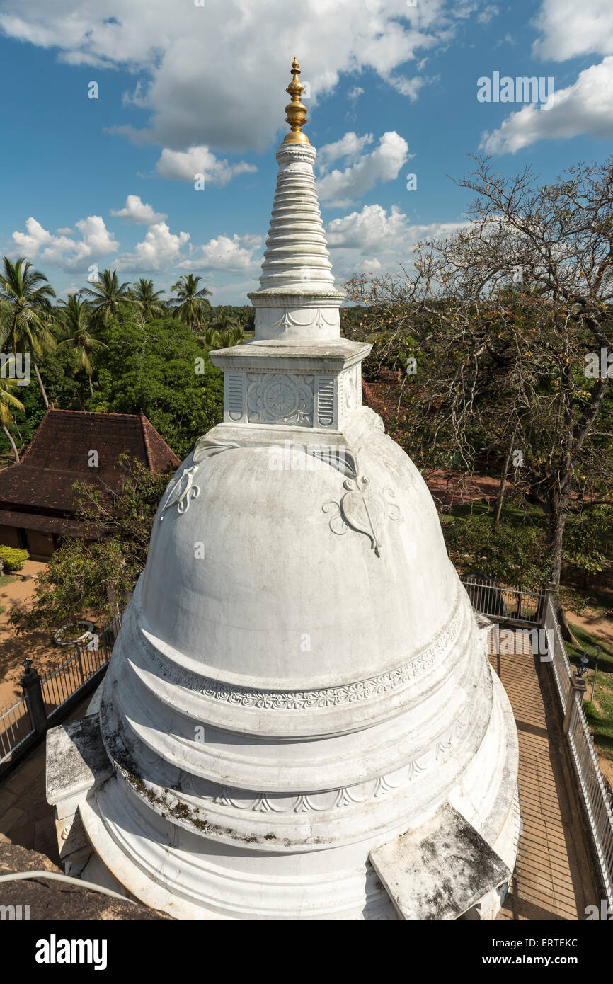 White Stupa, Isurumuni Temple, Anuradhapura, Sri Lanka Stock Photo - Alamy