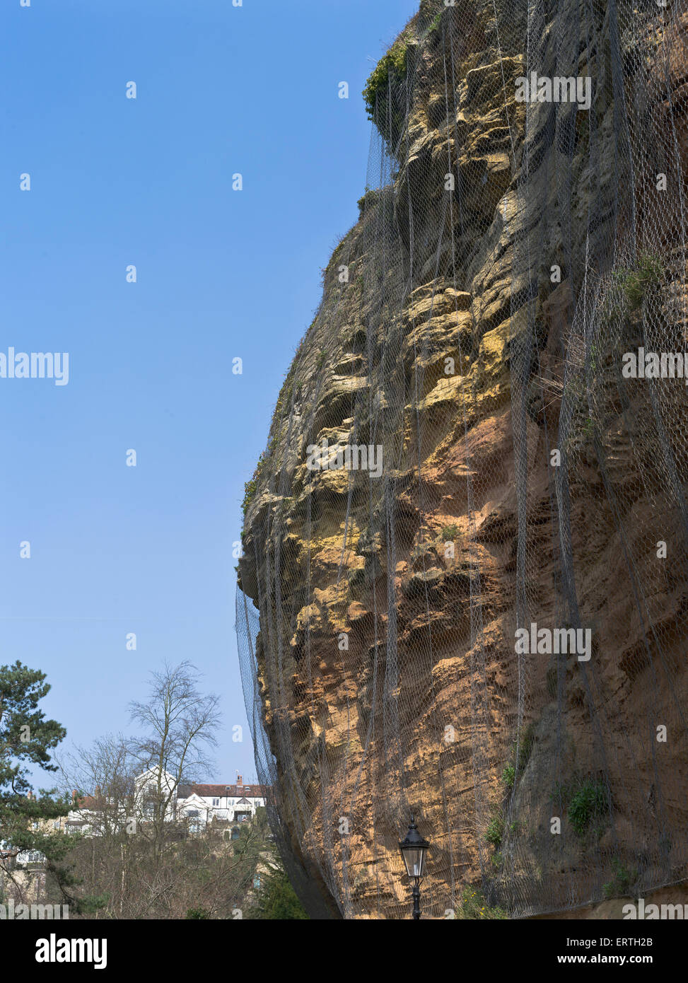 dh Cliff erosion ENVIRONMENT UK Cliff erosion wire mesh to stop falling ...