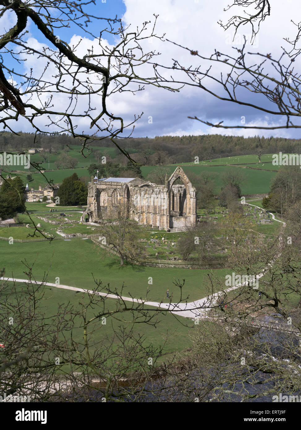 dh Bolton Priory Abbey WHARFEDALE NORTH YORKSHIRE UK Ruins Dales ...