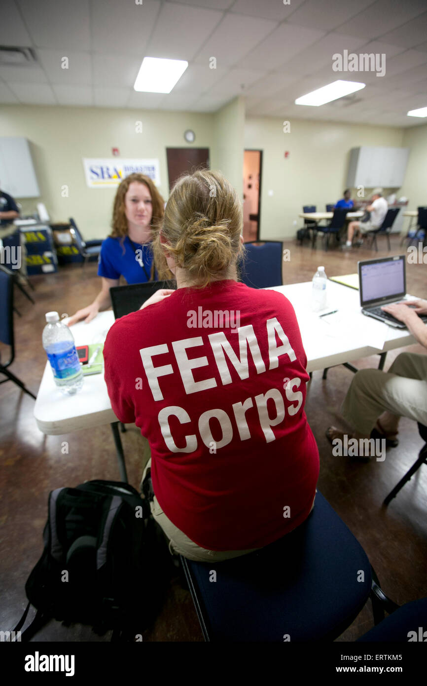 FEMA workers set up to help citizens displaced by disaster flooding ...
