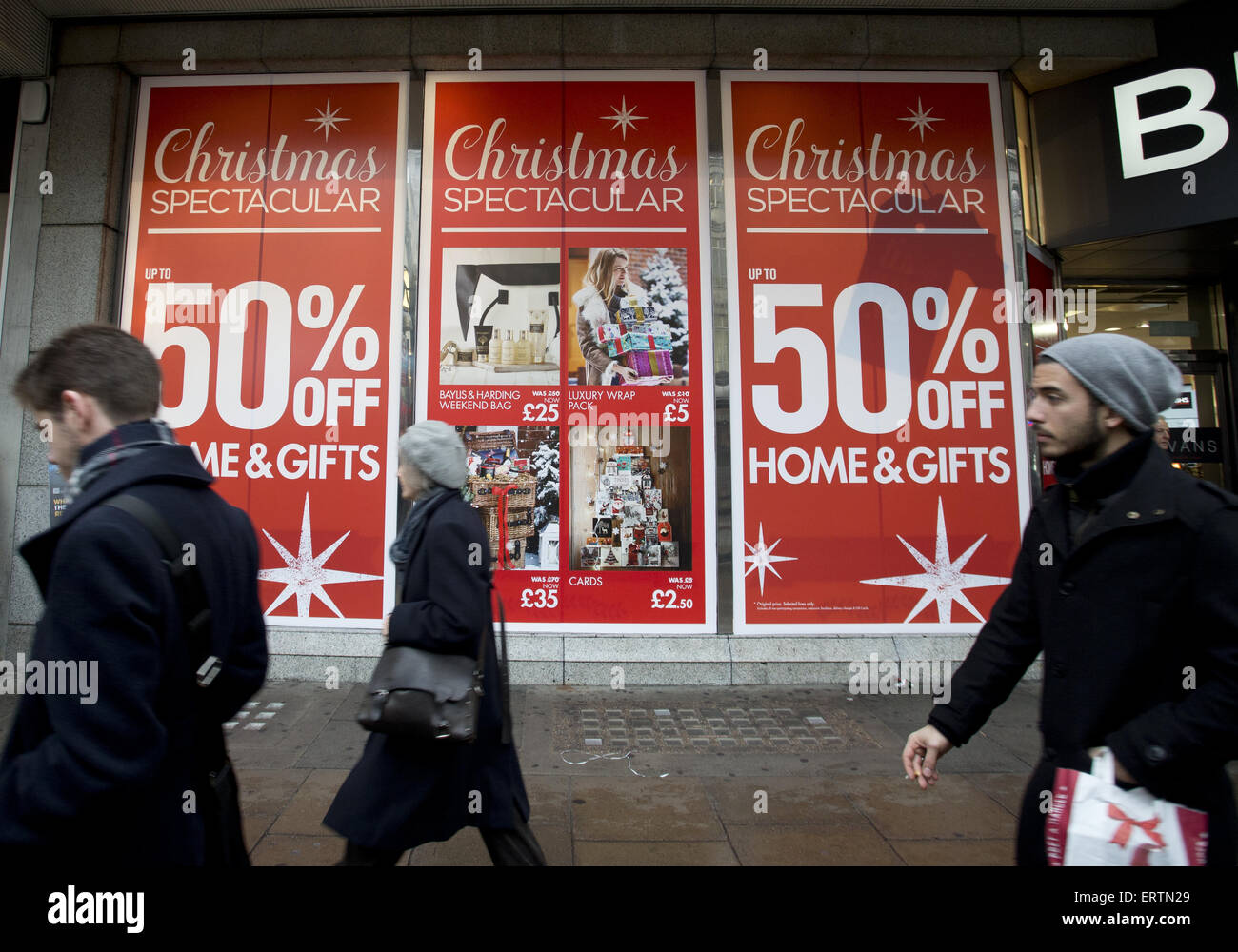 Shoppers brave the dismal weather to visit the shops in London's West ...