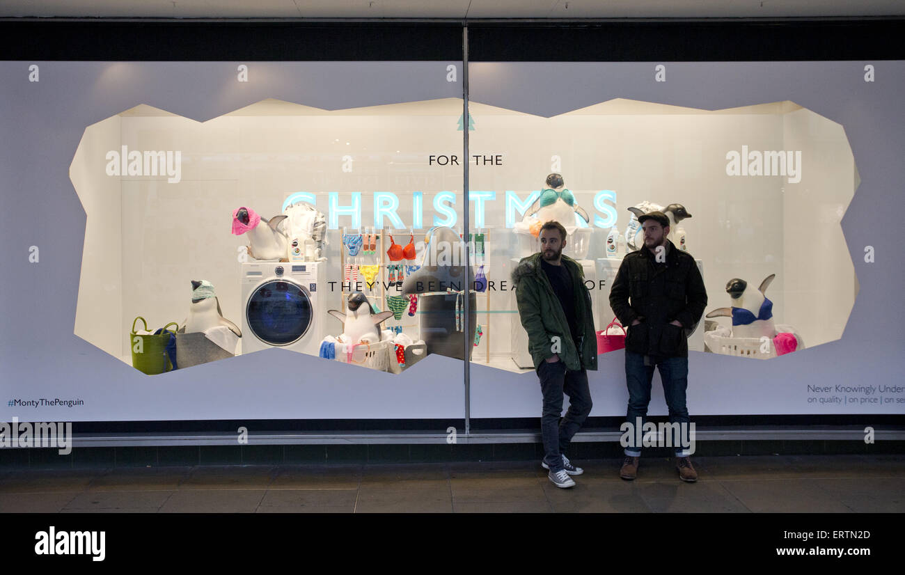 Shoppers brave the dismal weather to visit the shops in London's West ...