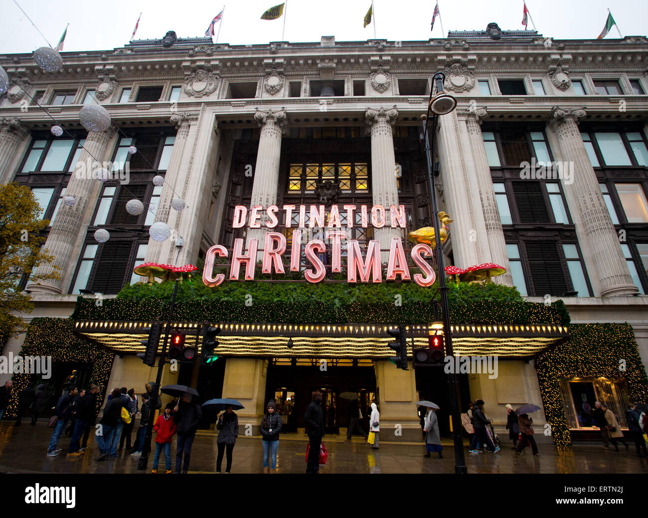 Shoppers brave the dismal weather to visit the shops in London's West ...