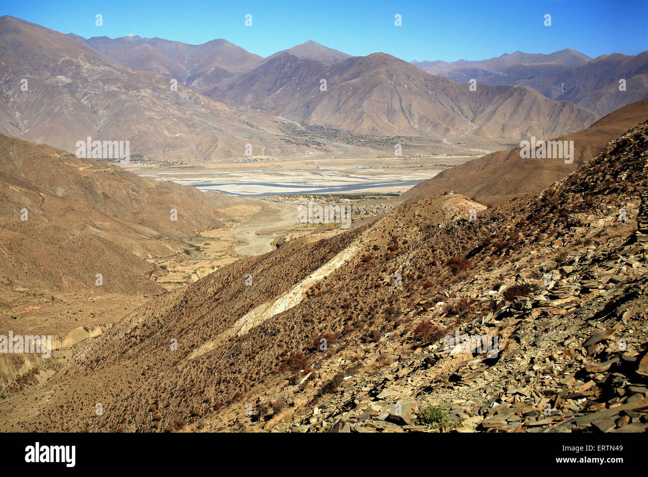 The village of Kamba and Yarlung Tsangpo valley at the foot of the 4794 ...