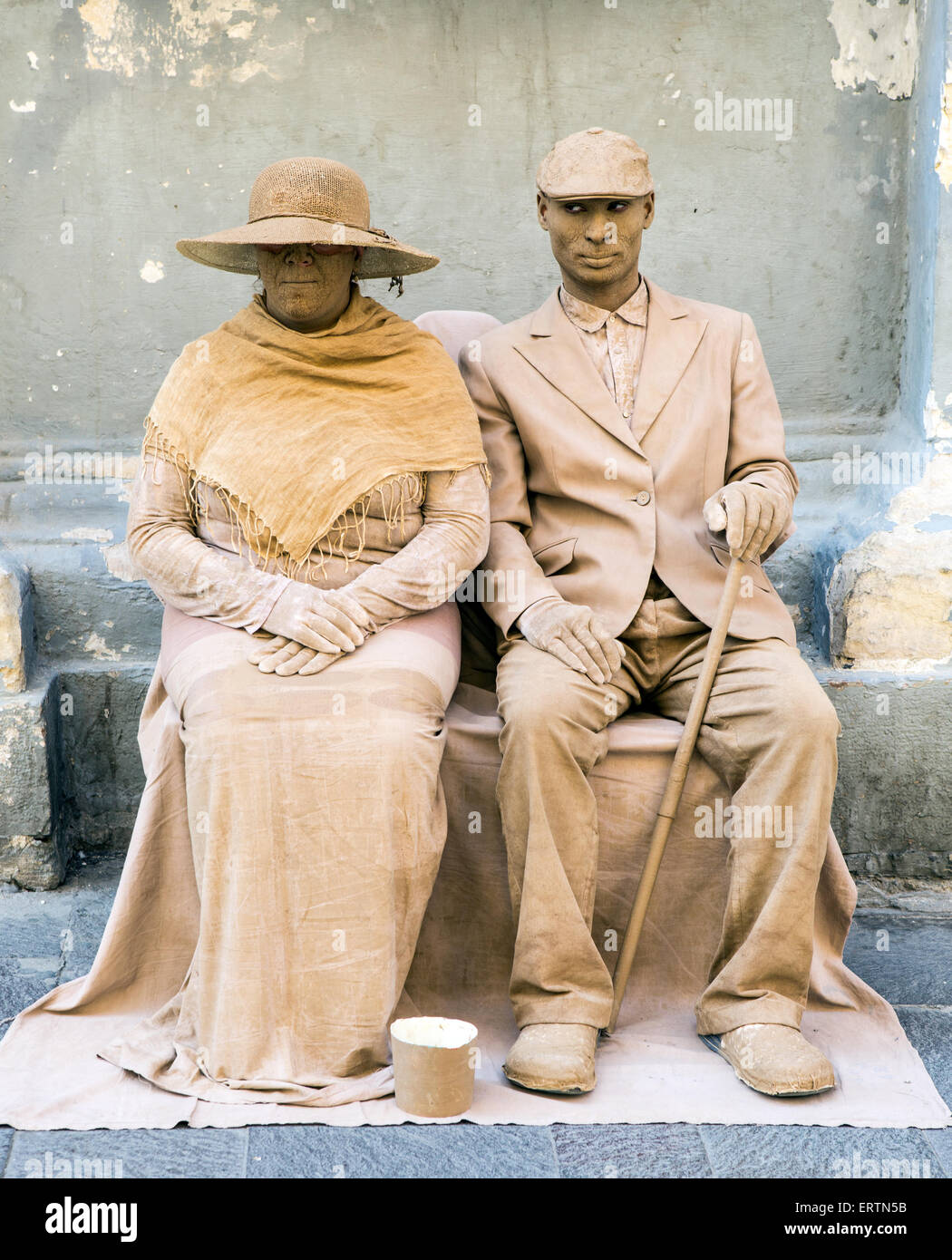 Human statues hi-res stock photography and images - Alamy