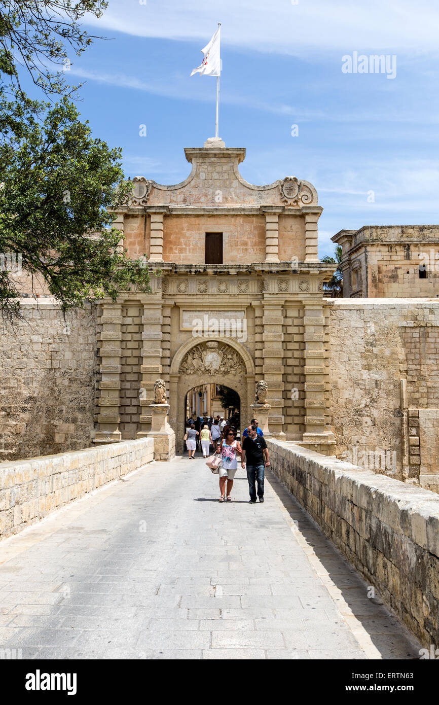Medieval gateway hi-res stock photography and images - Alamy