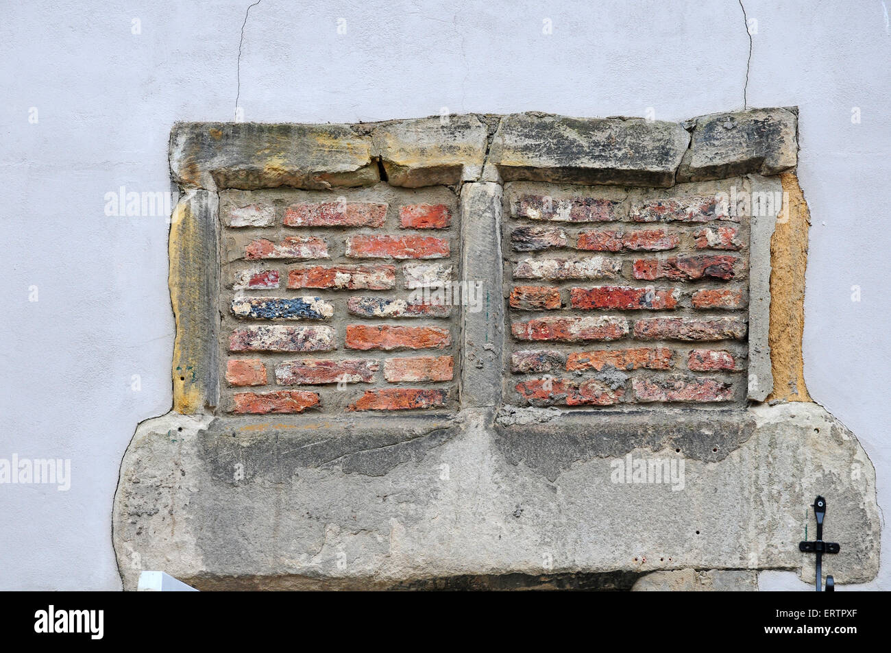 Bricked up windows hi-res stock photography and images - Alamy