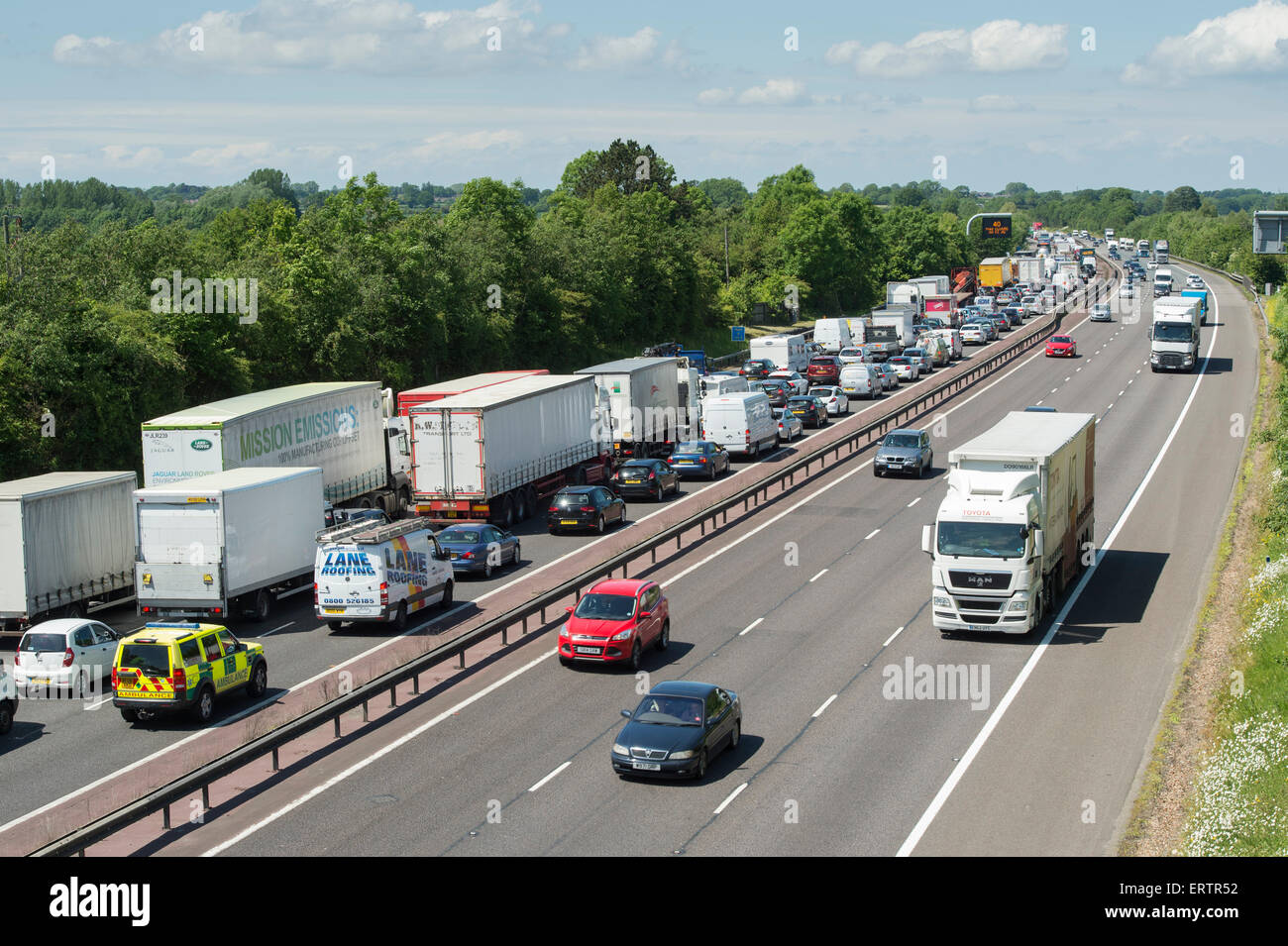 Traffic Jam standstill on the northbound M40 Motorway in Oxfordshire ...