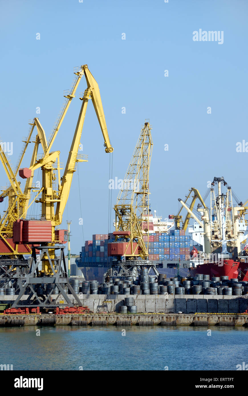 Container loading and discharge hi-res stock photography and images - Alamy