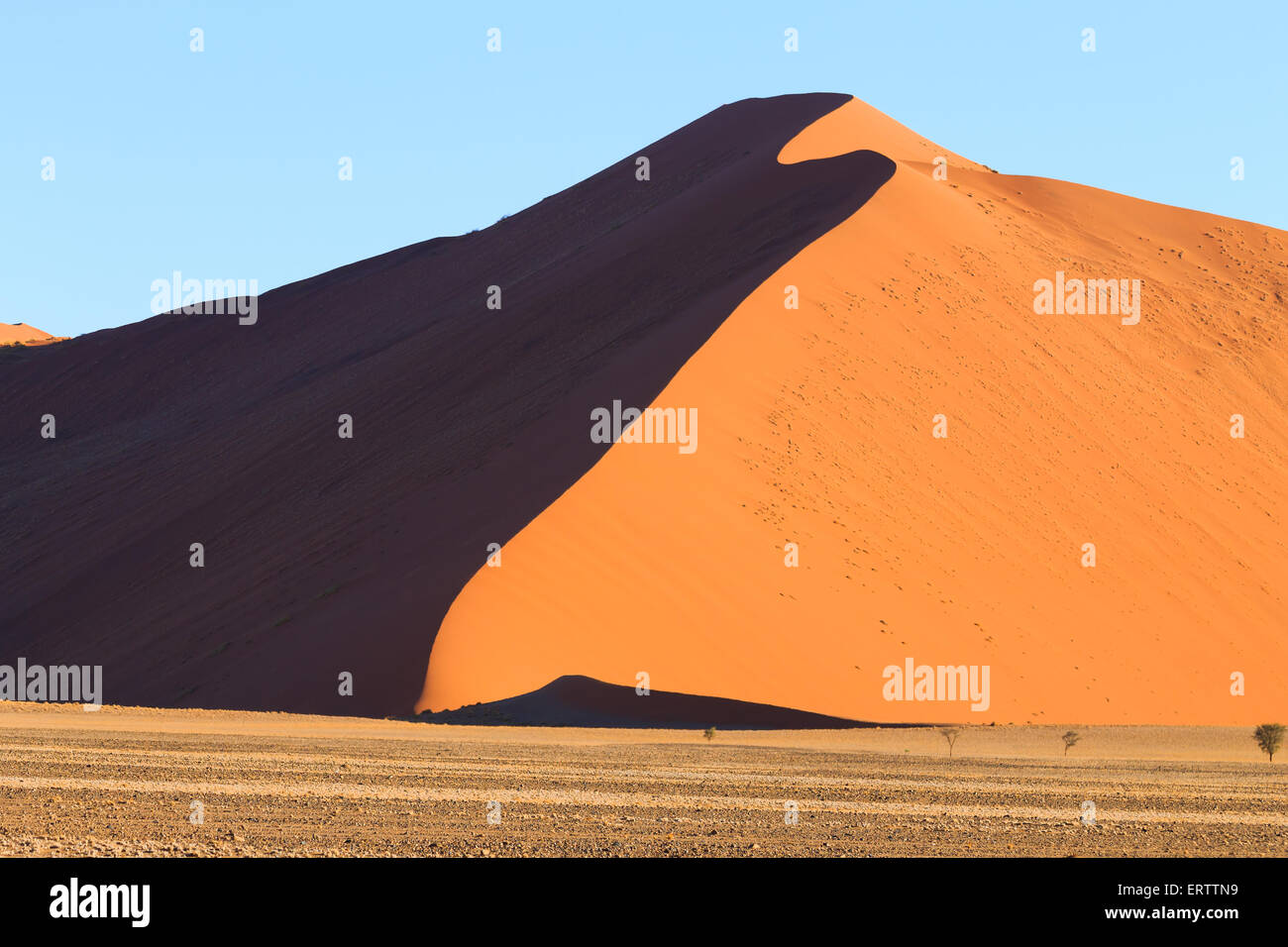 Red dunes on the road to Sossusvlei, Namibia Stock Photo - Alamy