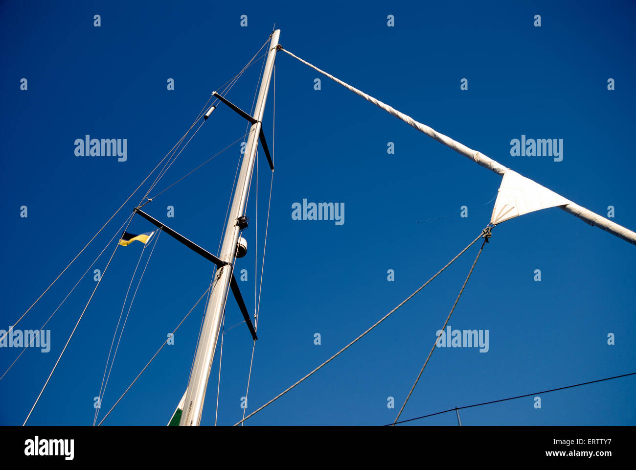 Mast of a sailing yacht Stock Photo - Alamy