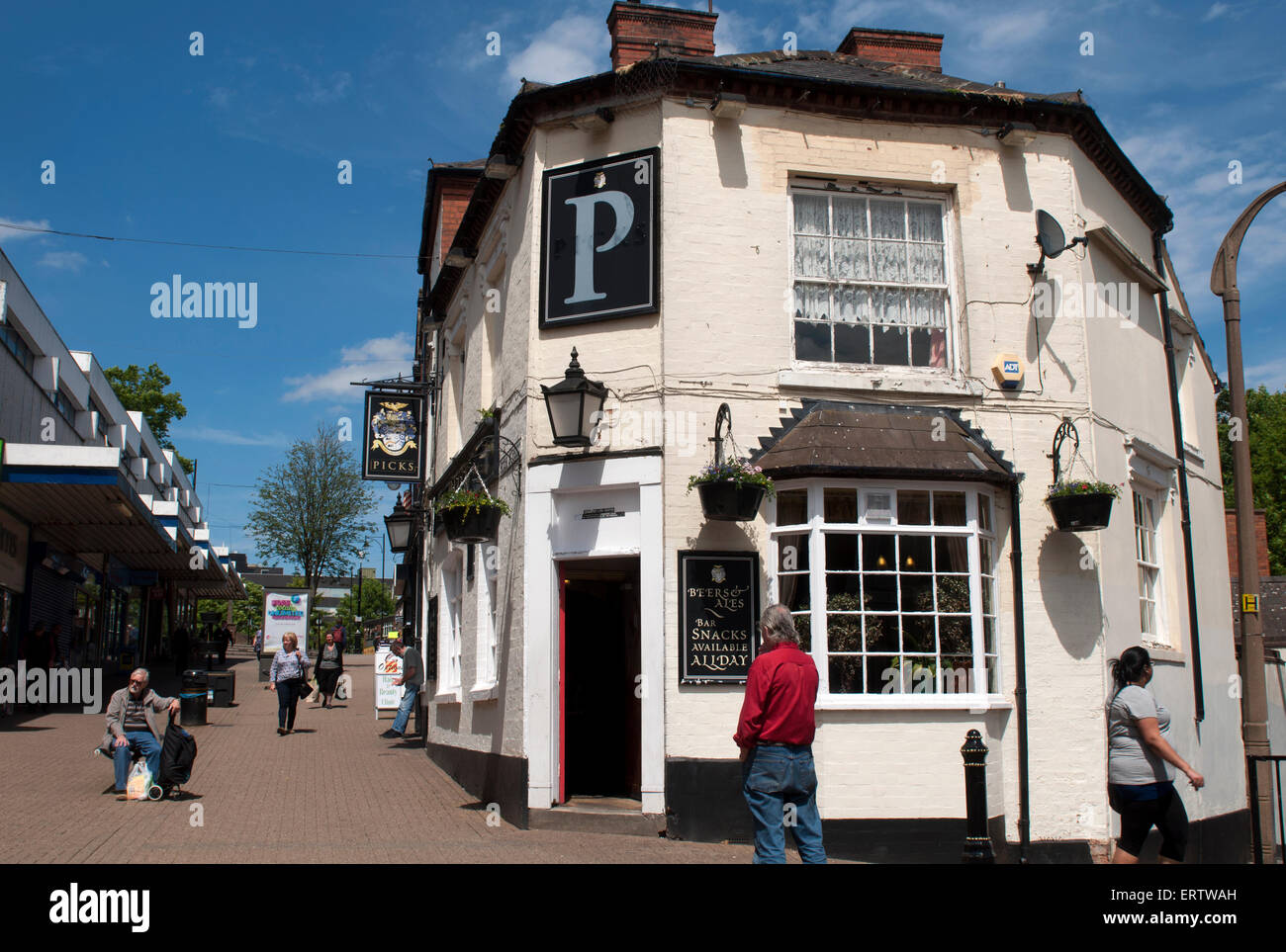 Picks pub and High Street, Halesowen, West Midlands, England, UK Stock ...