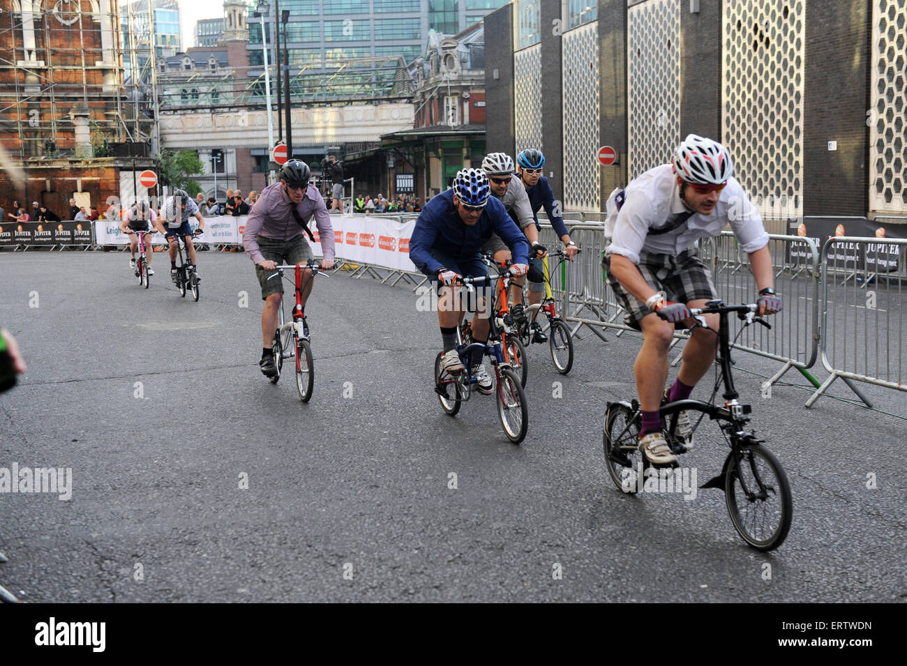 Nocturne cycling event in Smithfield in London Stock Photo - Alamy
