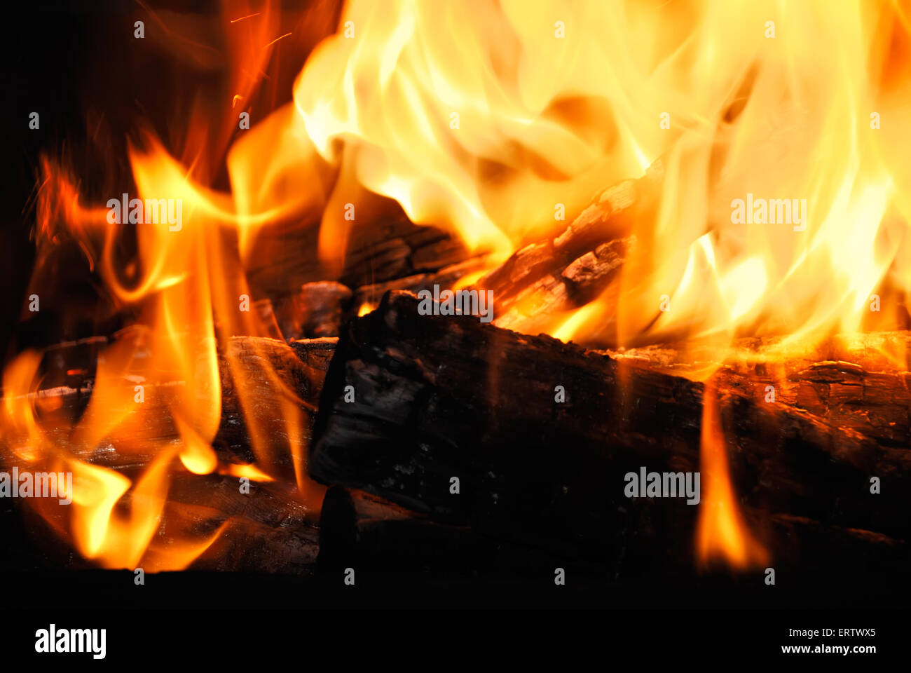 Closeup of the wood burns on fire Stock Photo - Alamy