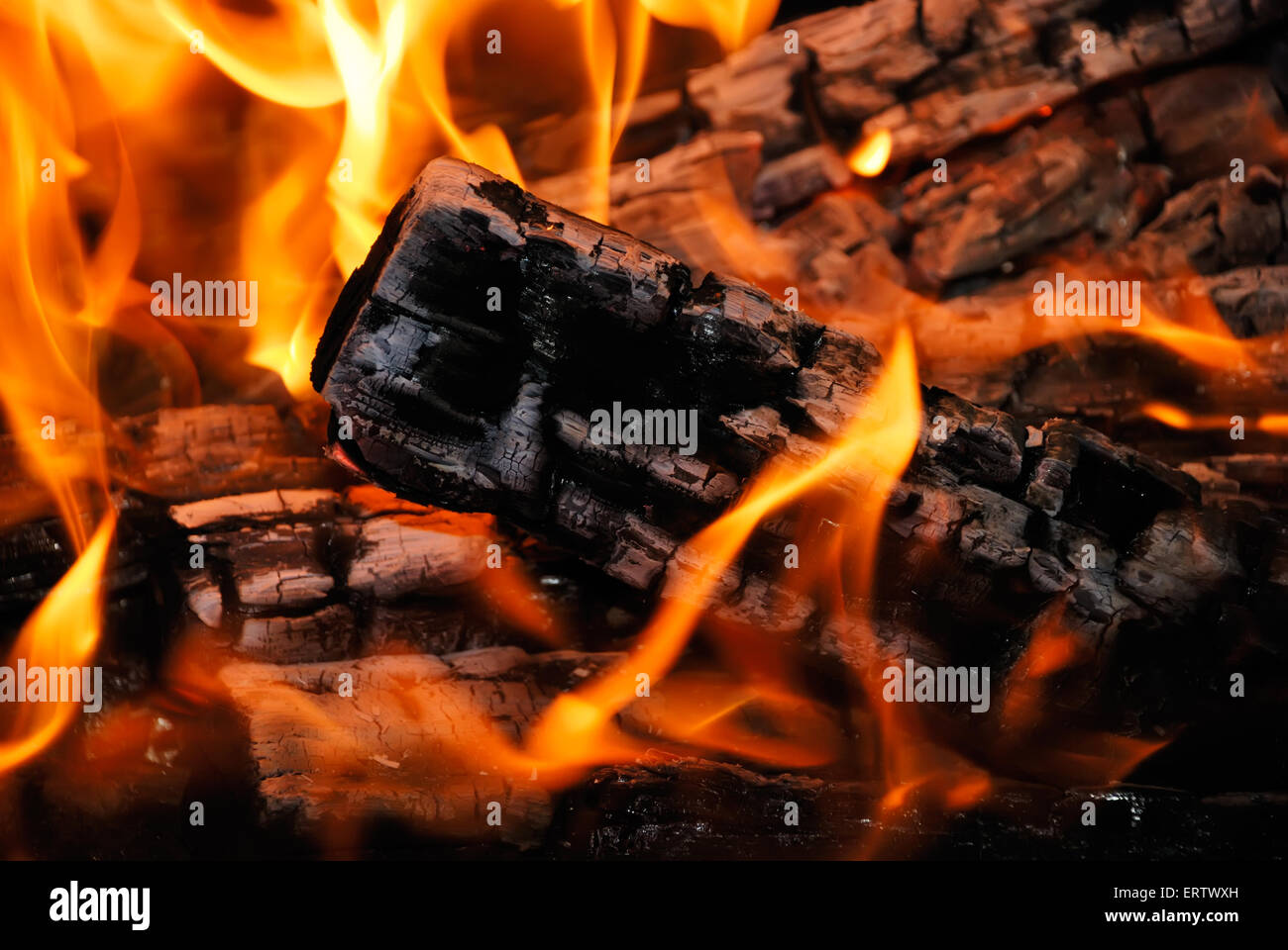 Closeup of the burning fire woods on dark Stock Photo - Alamy