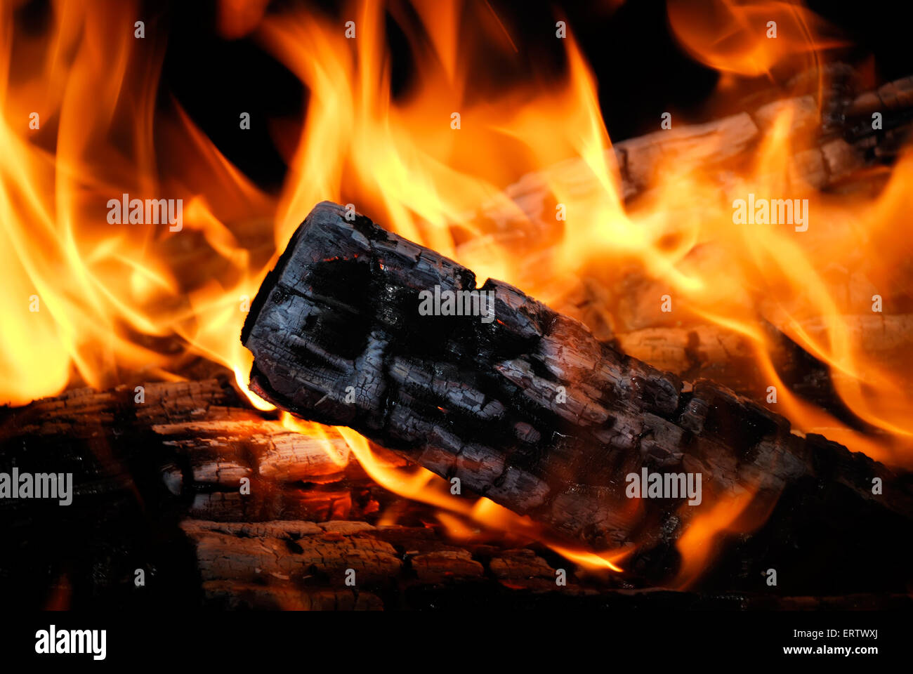 Closeup of the wood burns on fire Stock Photo - Alamy