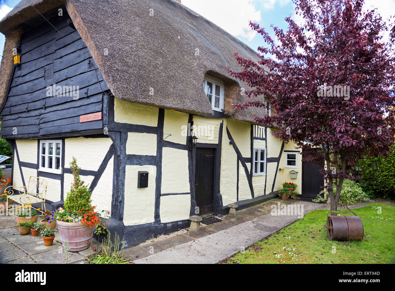 Thatched cottages timber framed hi-res stock photography and images - Alamy