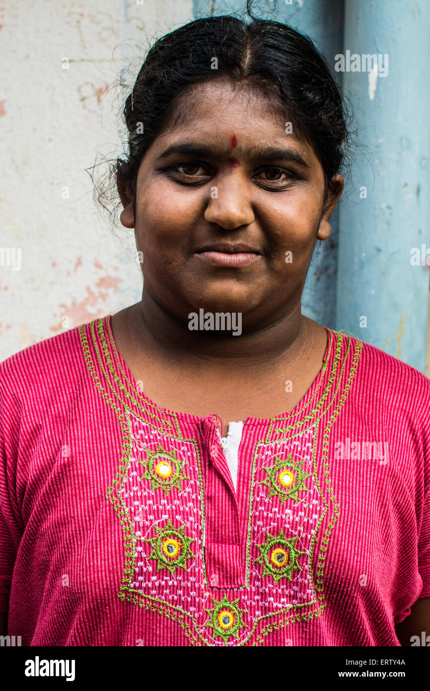 Portrait of an indian woman from the slums of Bangalore Stock Photo - Alamy