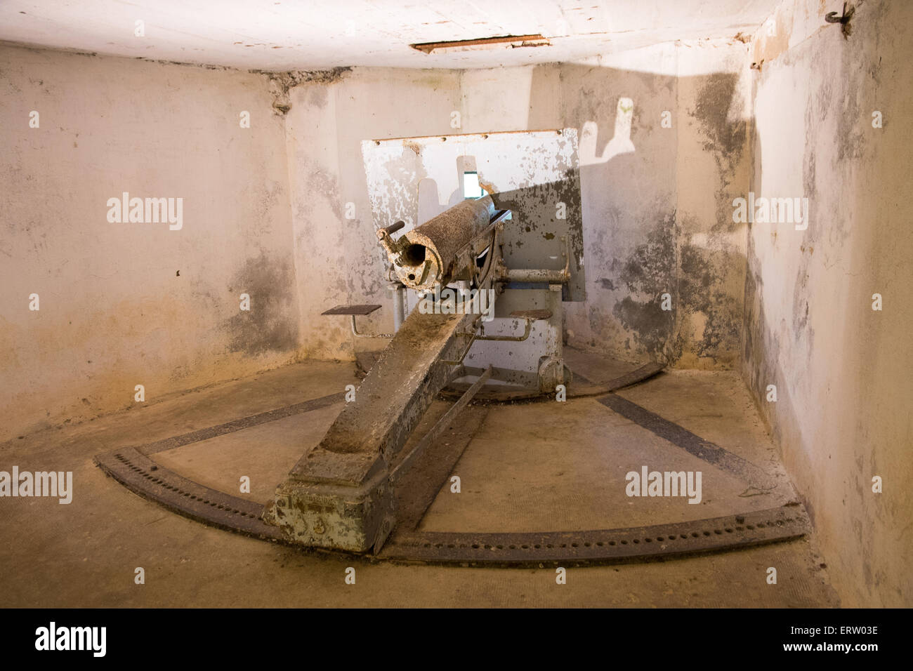 WW1 cannon in Fort de Vaux, Verdun, France Stock Photo - Alamy