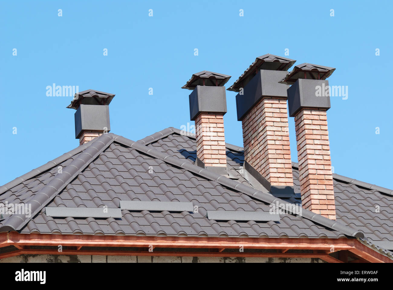 Building new roof for the new house Stock Photo - Alamy