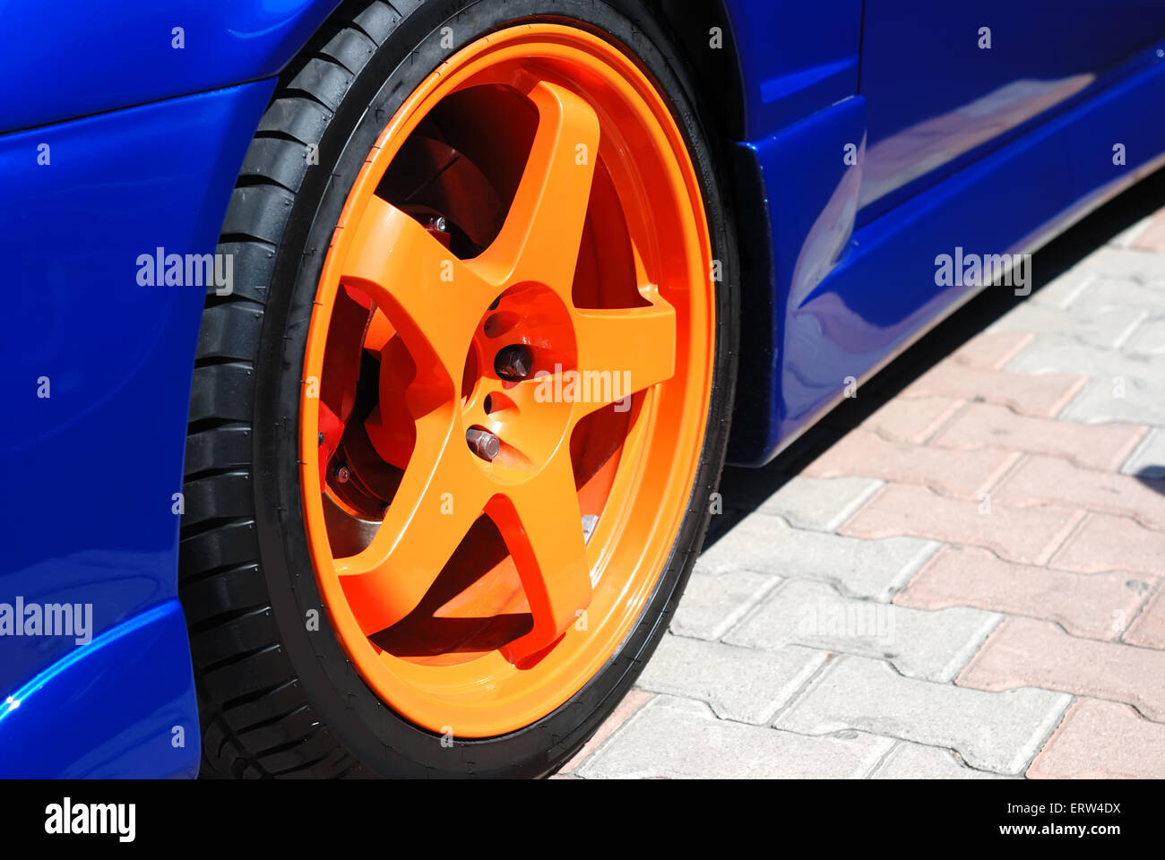 Silver and yellow race car hi-res stock photography and images - Alamy