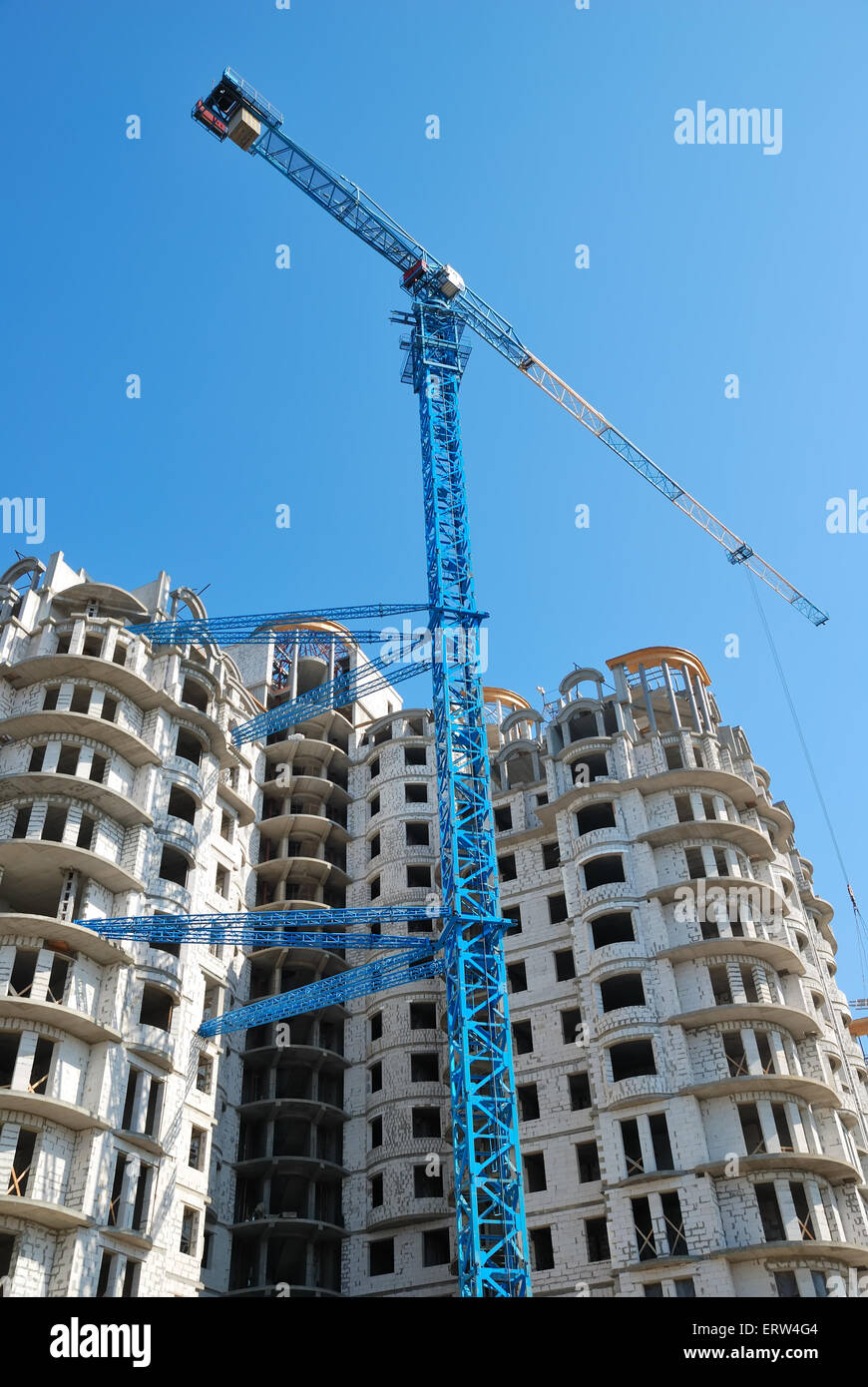 Construction site complete crane hi-res stock photography and images ...