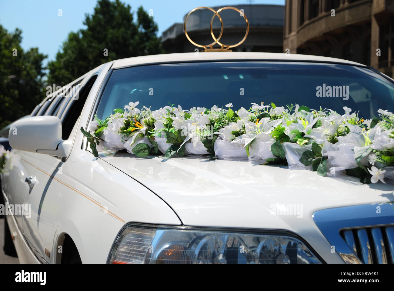 White wedding limousine decorated with flowers Stock Photo - Alamy
