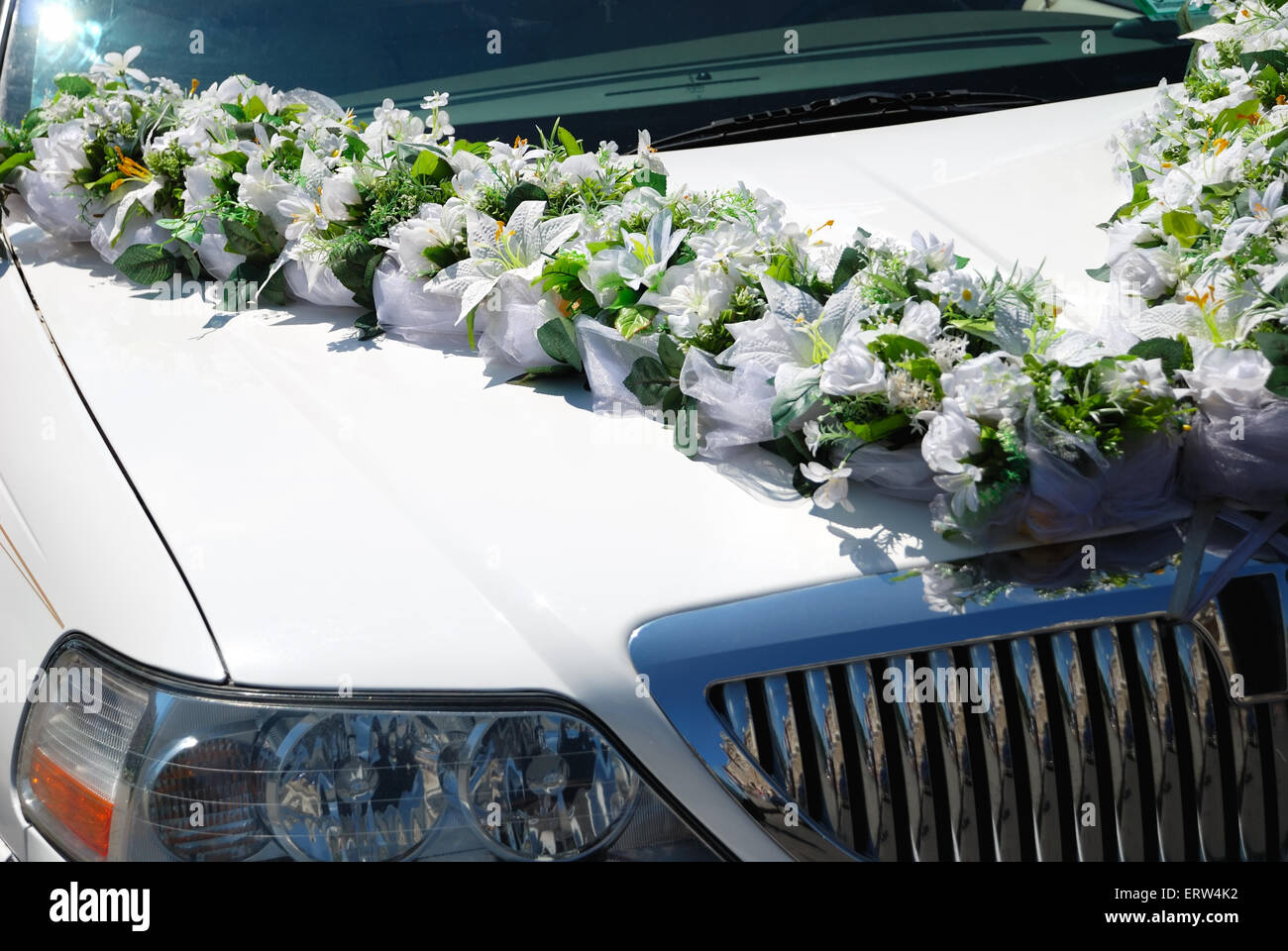 White wedding limousine decorated with flowers Stock Photo - Alamy