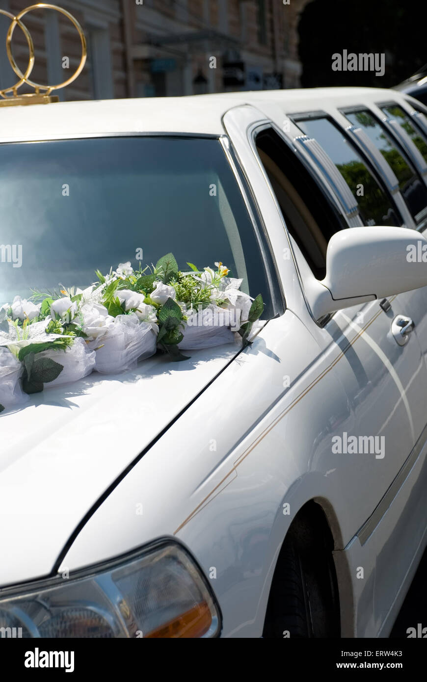 White wedding limousine decorated with flowers Stock Photo - Alamy