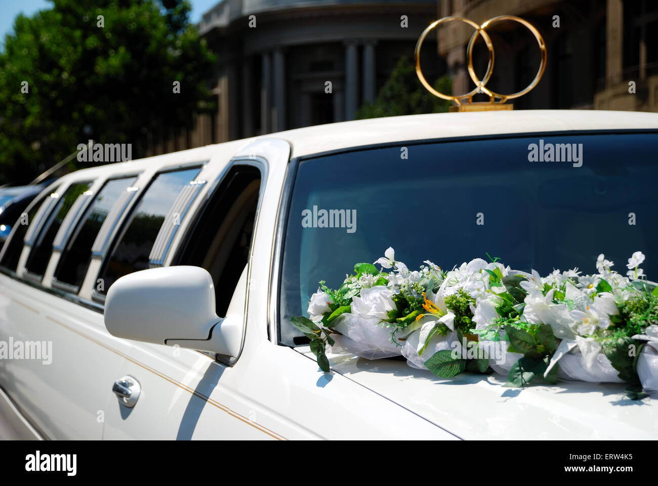White wedding limousine decorated with flowers Stock Photo - Alamy