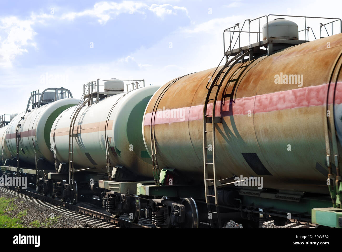 Railway tanks hi-res stock photography and images - Alamy