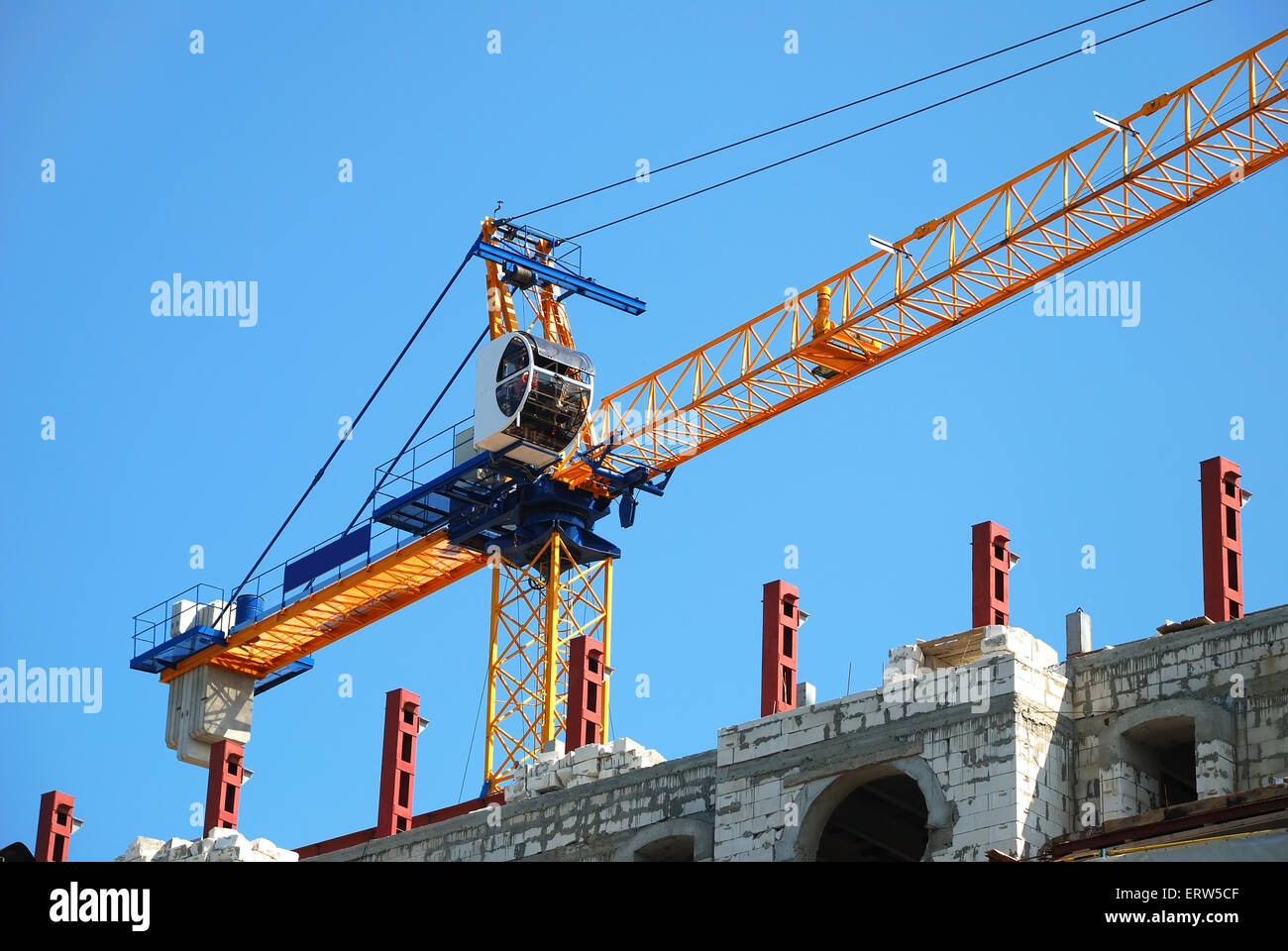Construction site complete crane hi-res stock photography and images ...