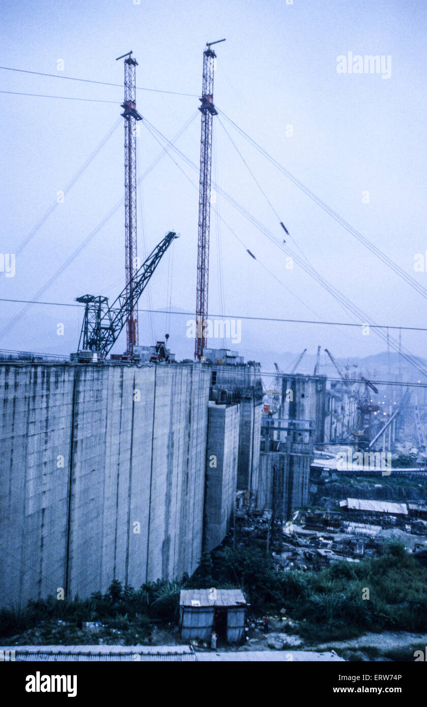 Yangtze River, China - August 22, 2000: Construction of the High Dam on ...