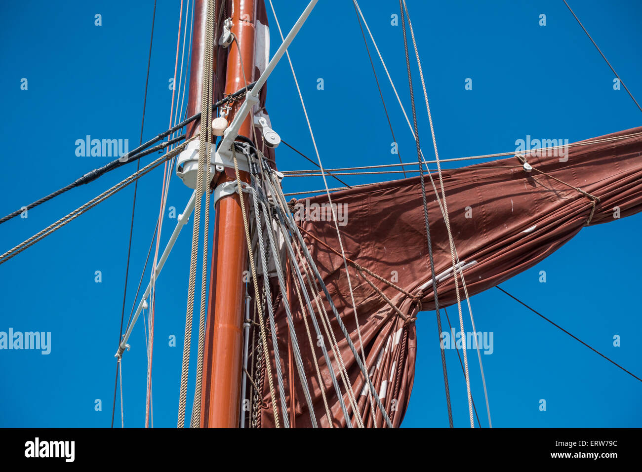 Thames barge rigging hi-res stock photography and images - Alamy