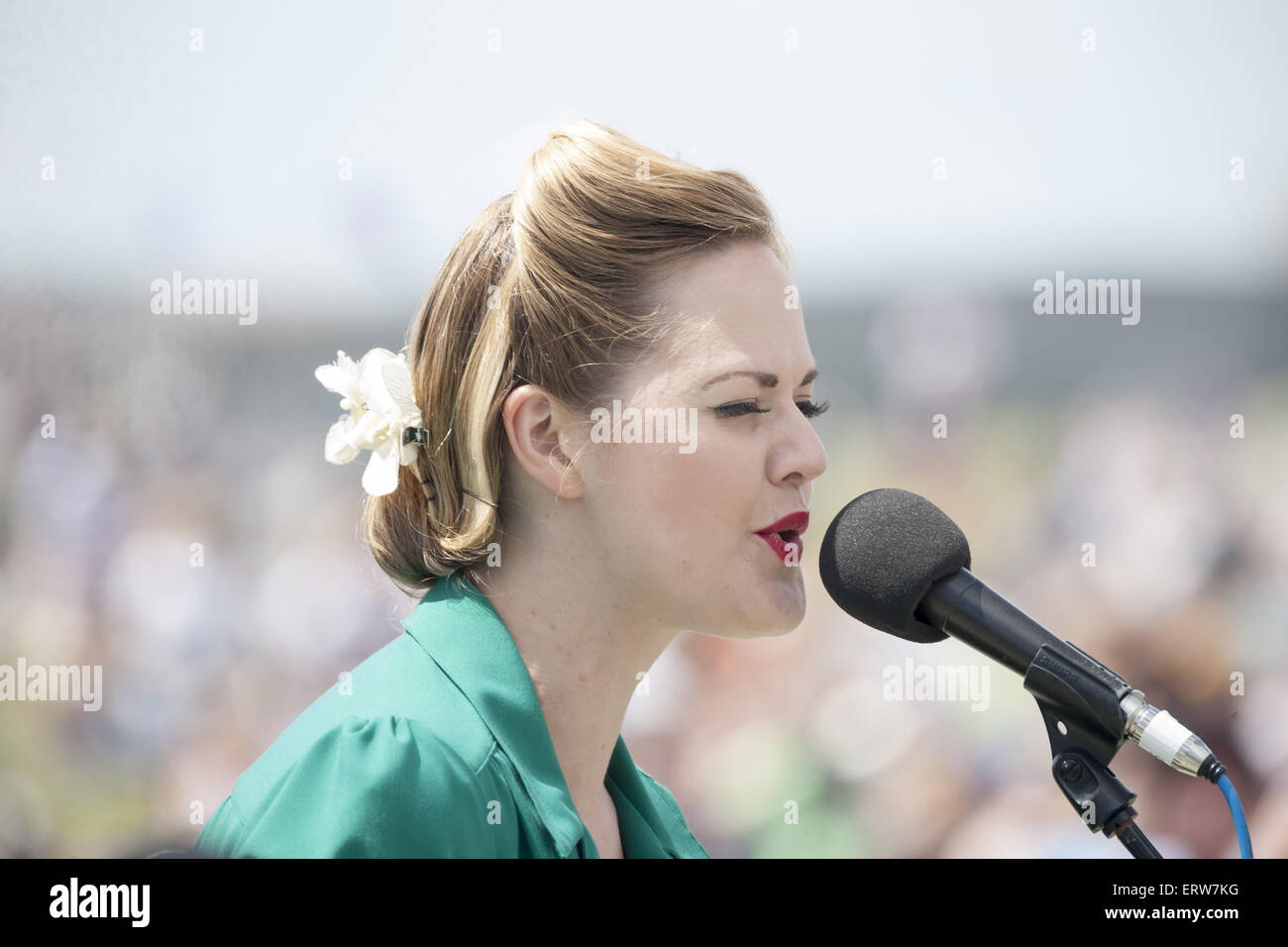 1940s Entertainment High Resolution Stock Photography and Images - Alamy