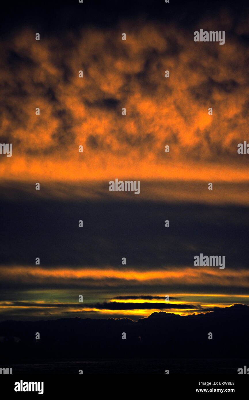 Light stratus cloud hi-res stock photography and images - Alamy