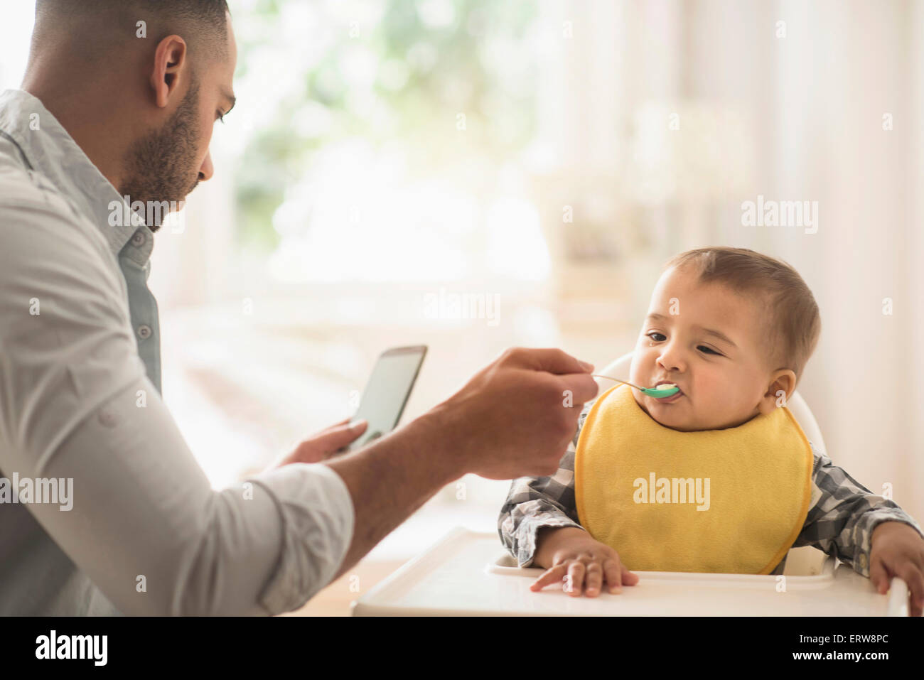 Father son mobile phone hi-res stock photography and images - Alamy