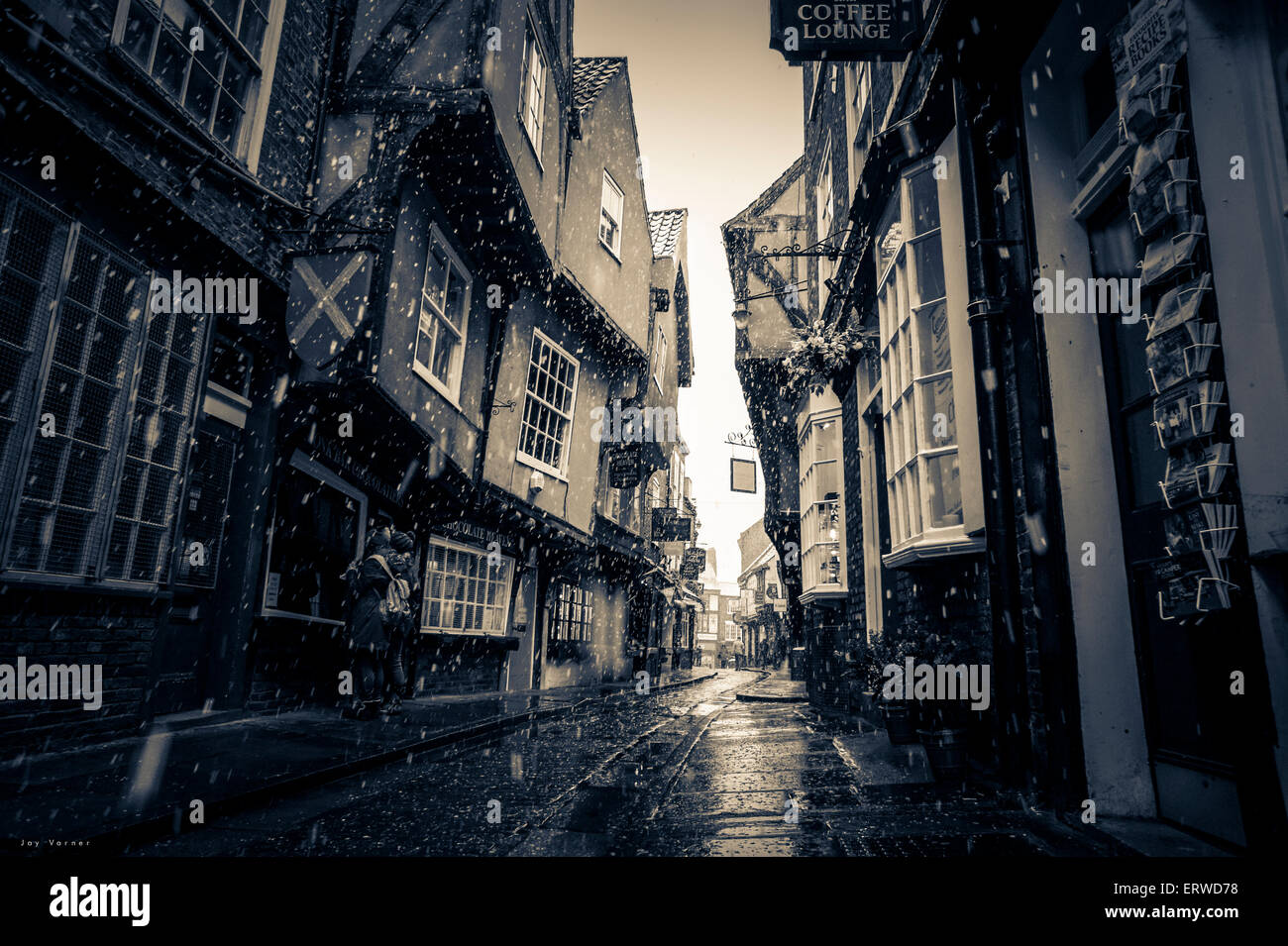 Historic York Shambles in the snow Stock Photo - Alamy