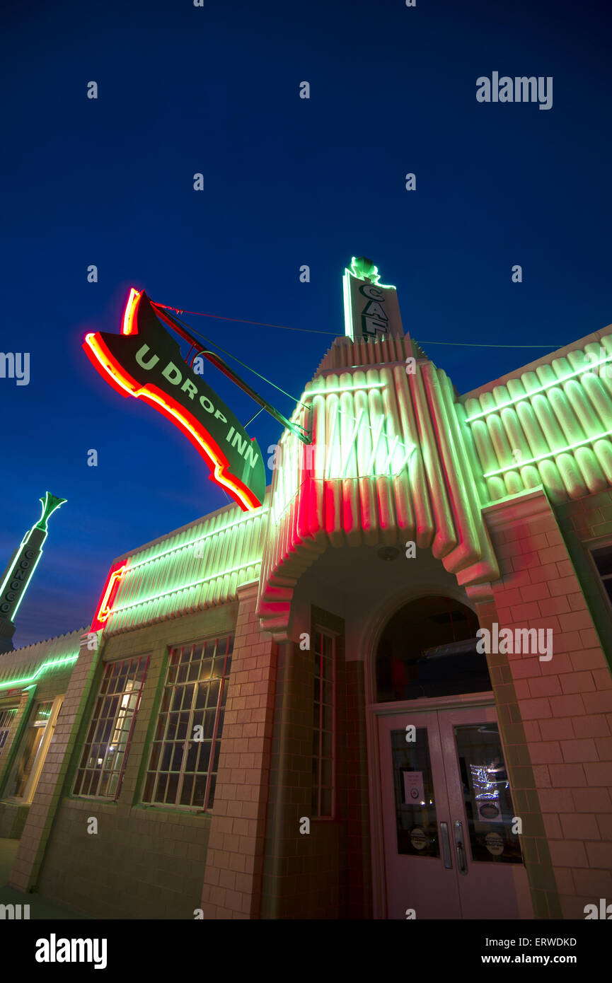 The famed Conoco Tower gas station and U-Drop-Inn on historic Route 66 ...