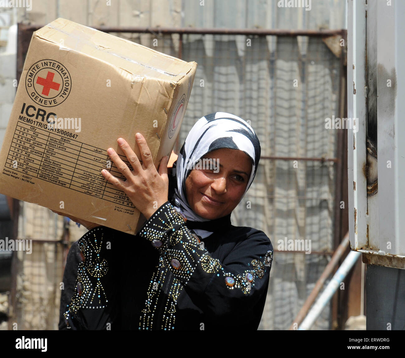 Syrian red crescent aid convoys hi-res stock photography and images - Alamy