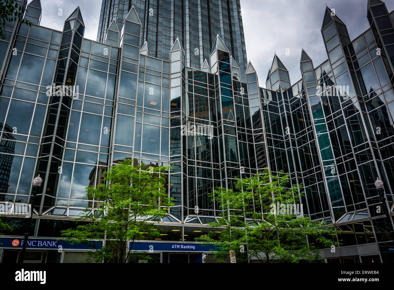 Modern building in downtown Pittsburgh, Pennsylvania Stock Photo - Alamy