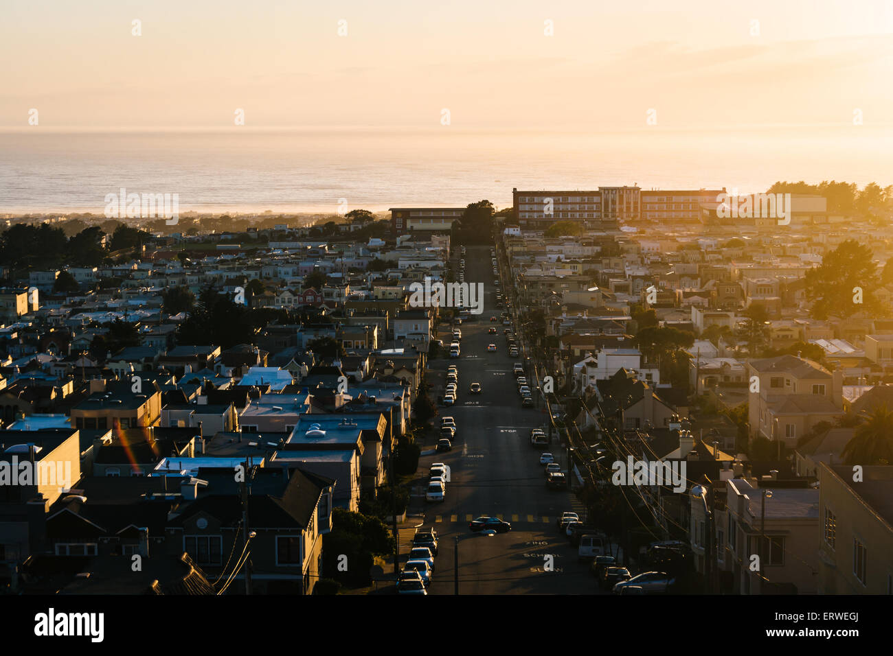 Sunset over the Sunset District from Hawk Hill Park, in San Francisco ...