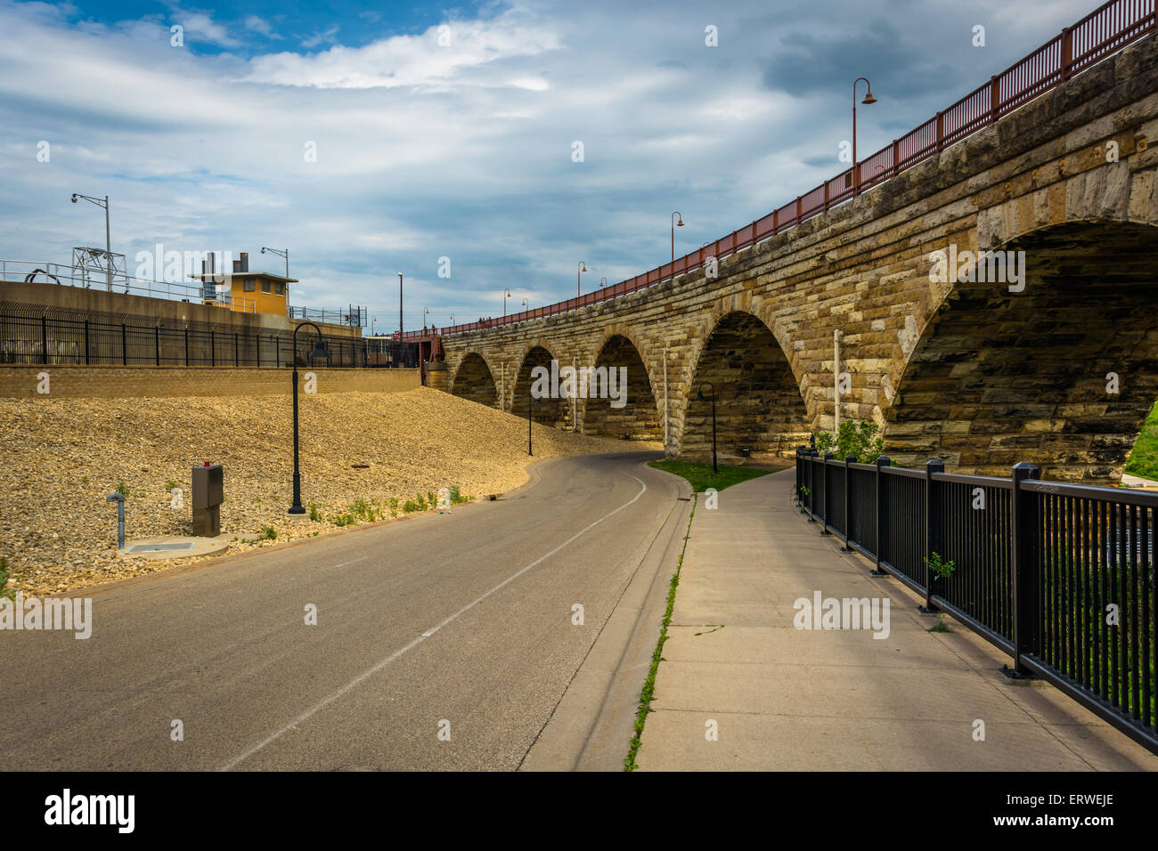 The Stone Arch Bridge in Minneapolis, Minnesota Stock Photo - Alamy